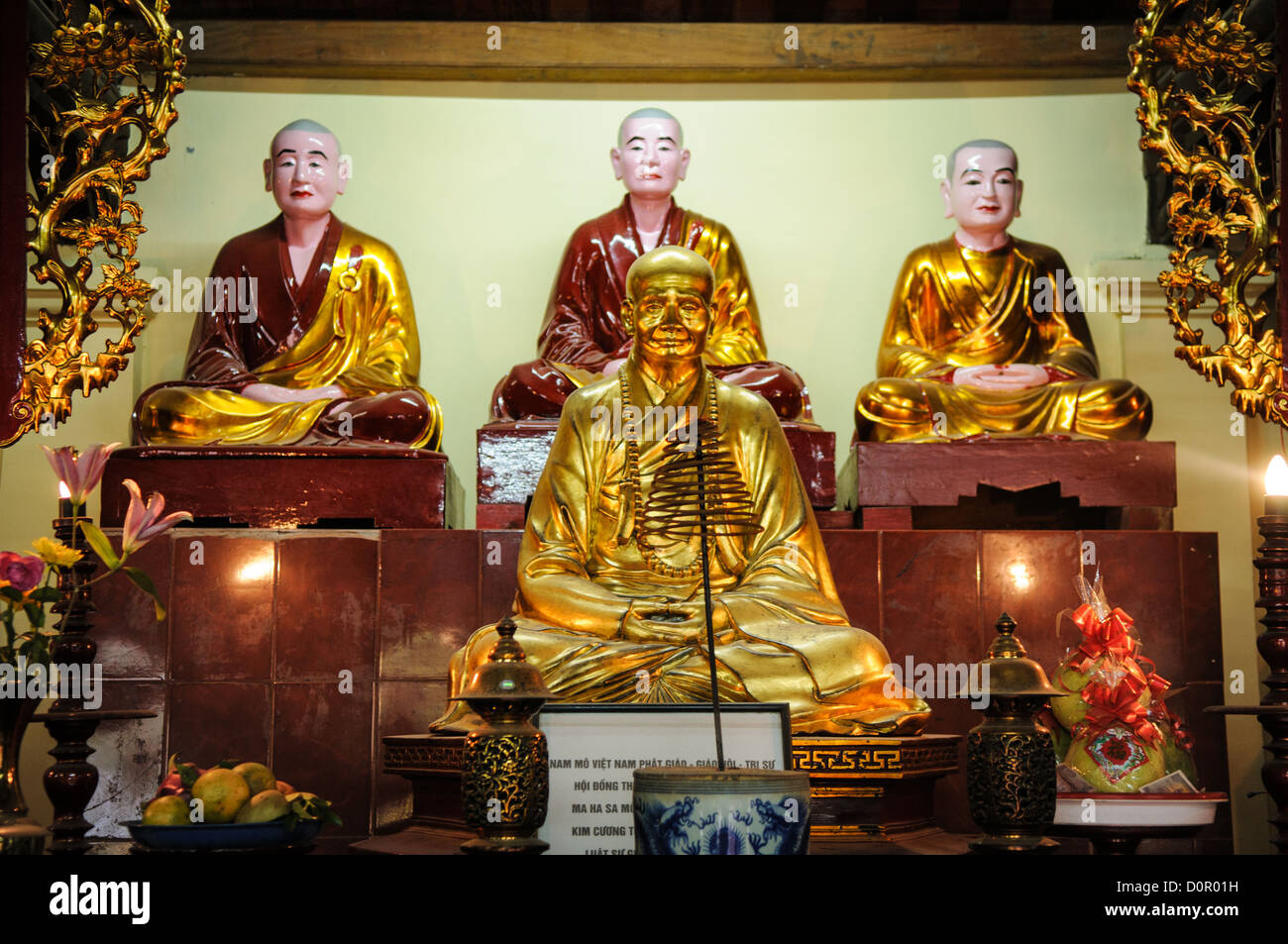 Vietnamese altar hi-res stock photography and images - Alamy