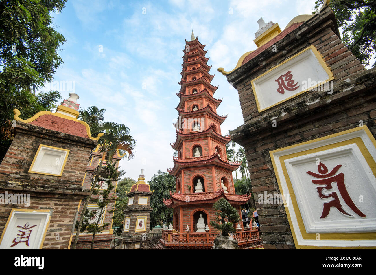 Vietnam hanoi entrance temple hi-res stock photography and images - Alamy
