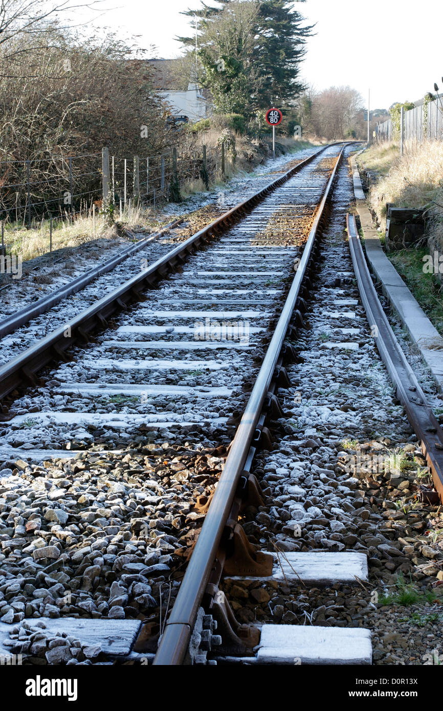 Frosty railway tracks hi-res stock photography and images - Alamy