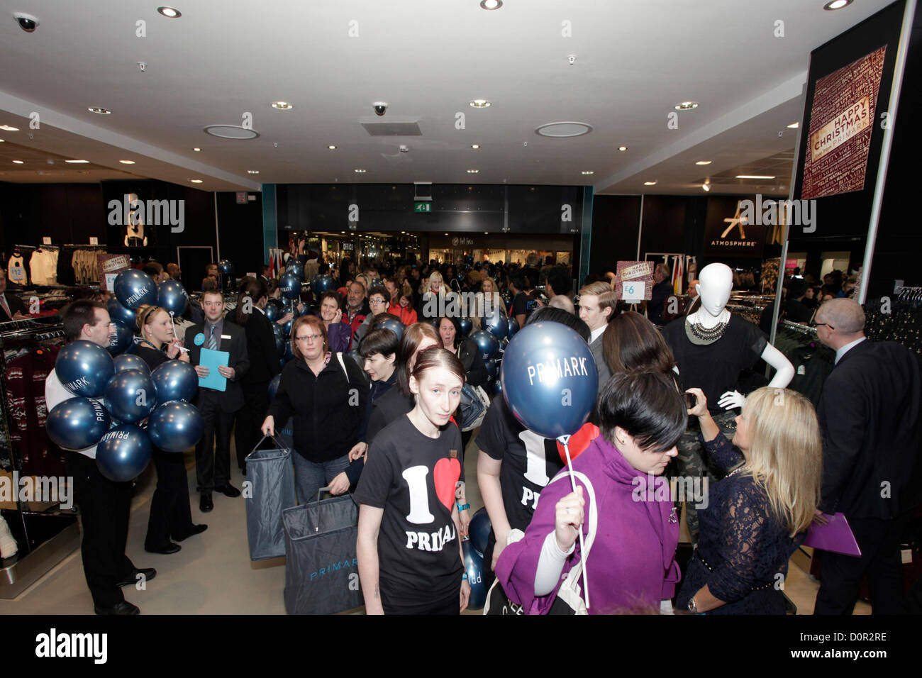Crowds of shoppers at the opening day of the new Primark store in ...