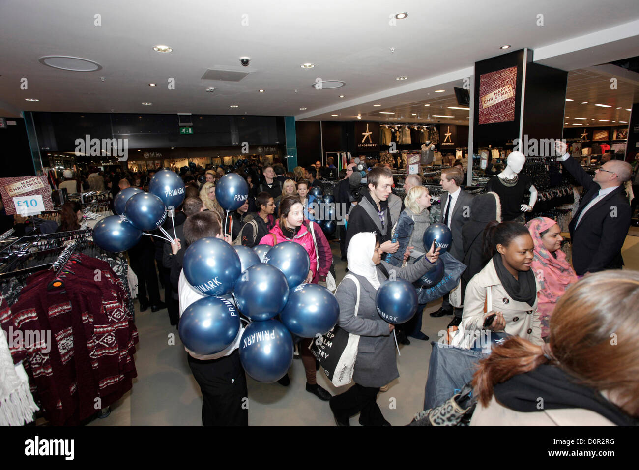 Crowds of shoppers at the opening day of the new Primark store in ...