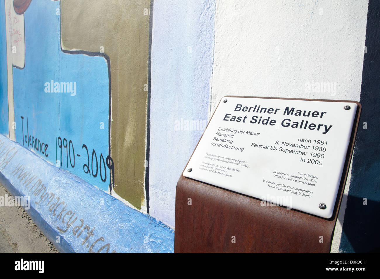 Berlin wall graffiti berlin sign hi-res stock photography and images ...