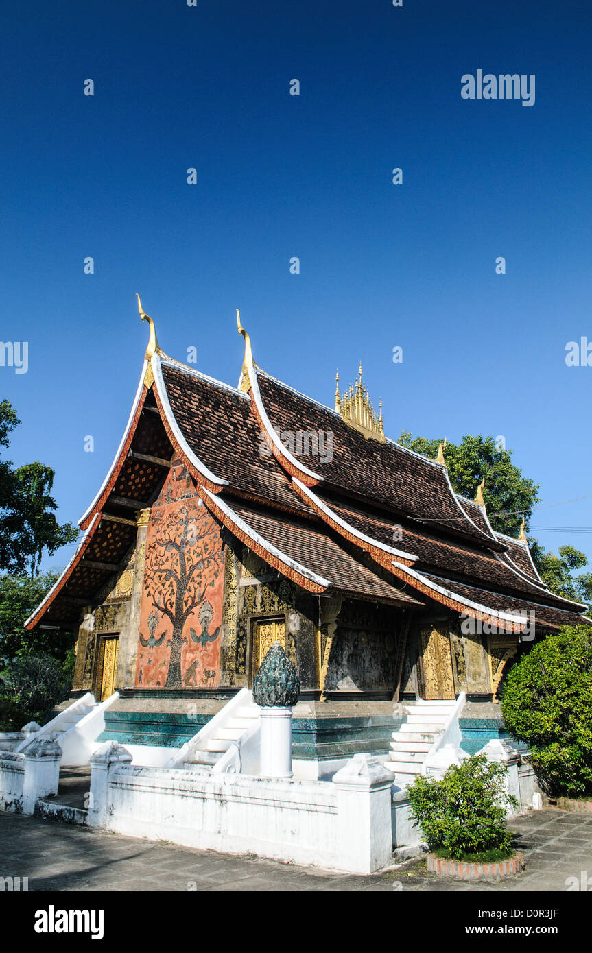 Wat Xieng Thong Tree Of Life Facade Luang Prabang Laos // LUANG PRABANG ...