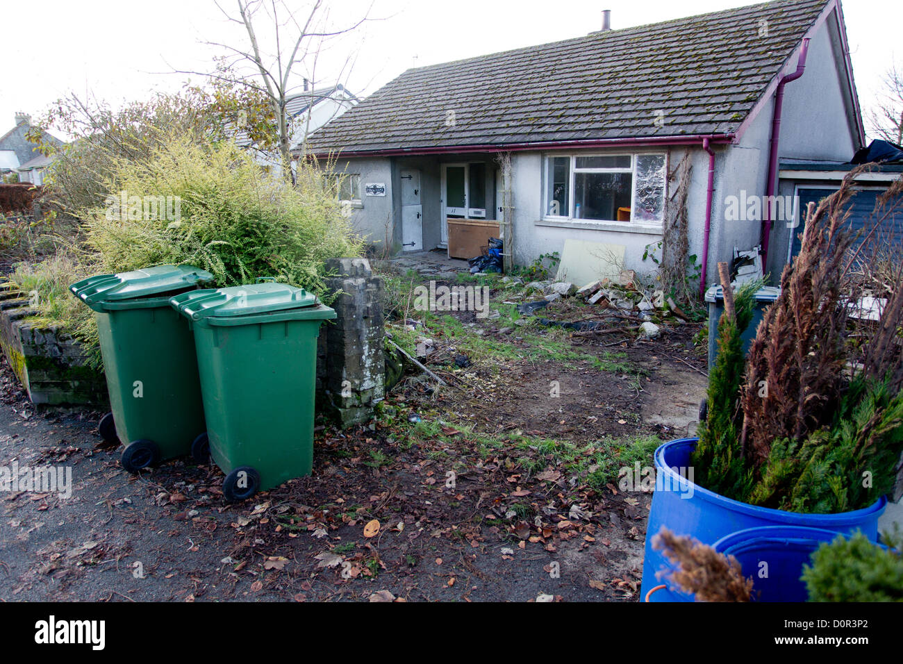 Run down house Stock Photo - Alamy
