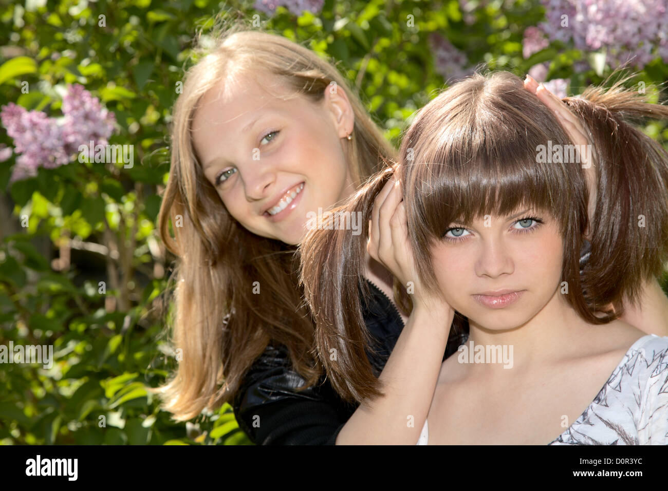 Two teen girls lying grass hi-res stock photography and images - Alamy