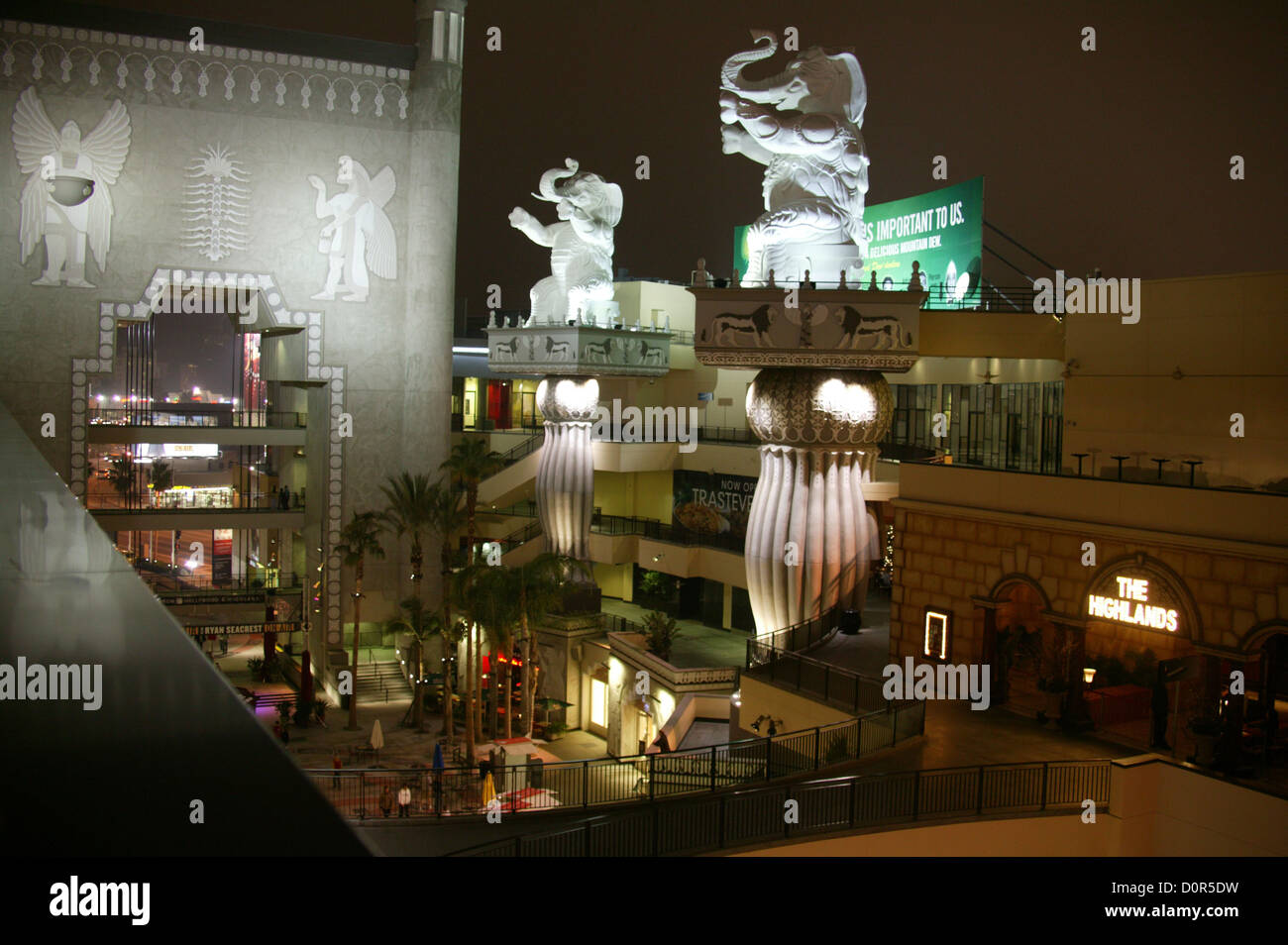 The Babylon Courtyard at Hollywood & Highland Center, Los Angeles, CA ...