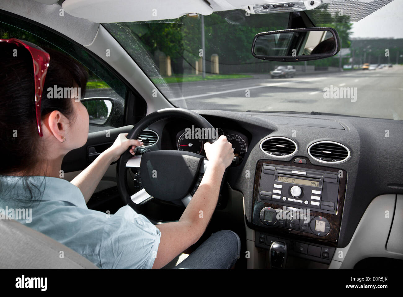 Women behind wheel hi-res stock photography and images - Alamy