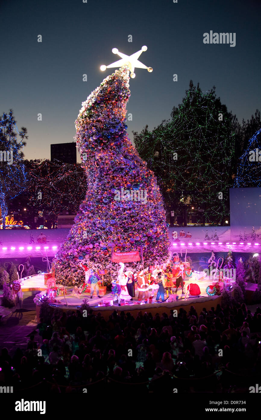 The crooked Christmas tree at Grinchmas at Universal Studios Stock ... The crooked Christmas tree at Grinchmas at Universal Studios Stock ...