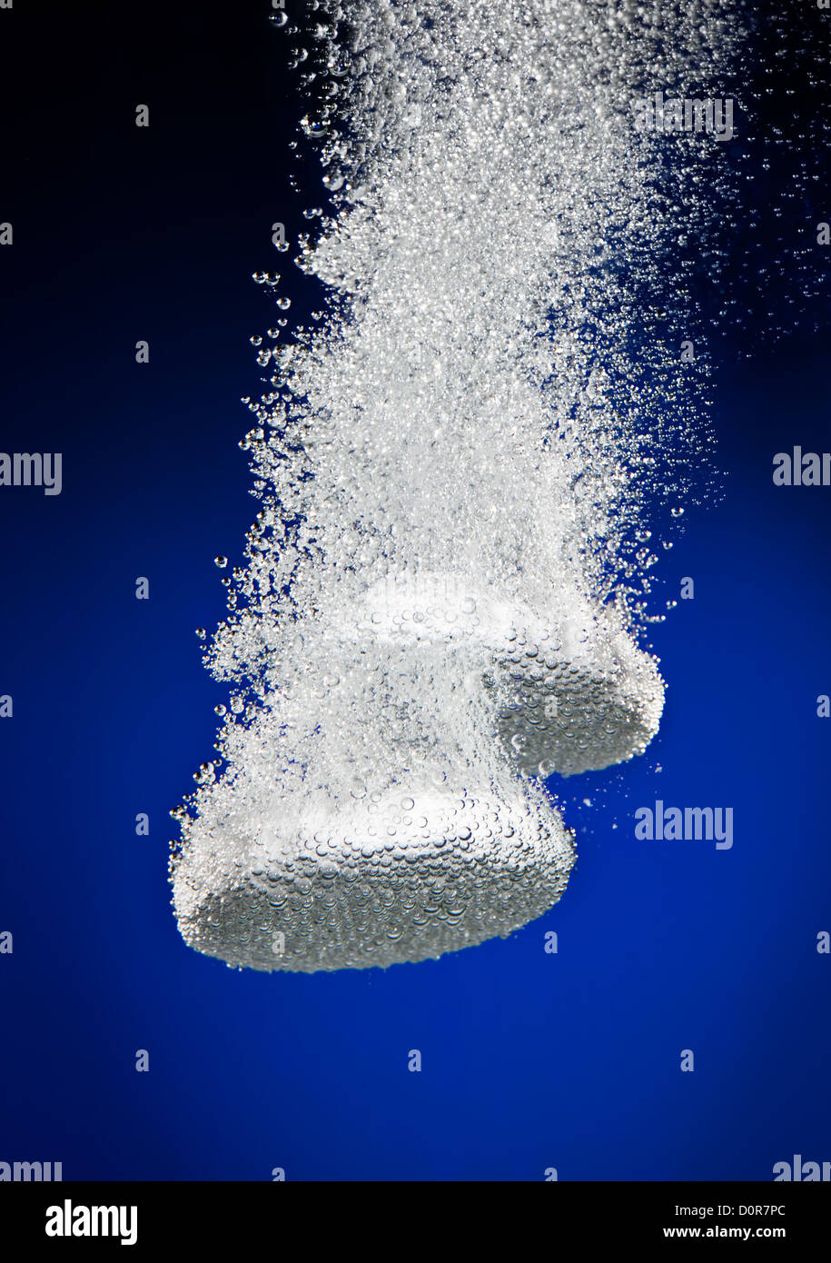 Effervescent tablets in water with bubbles Stock Photo - Alamy