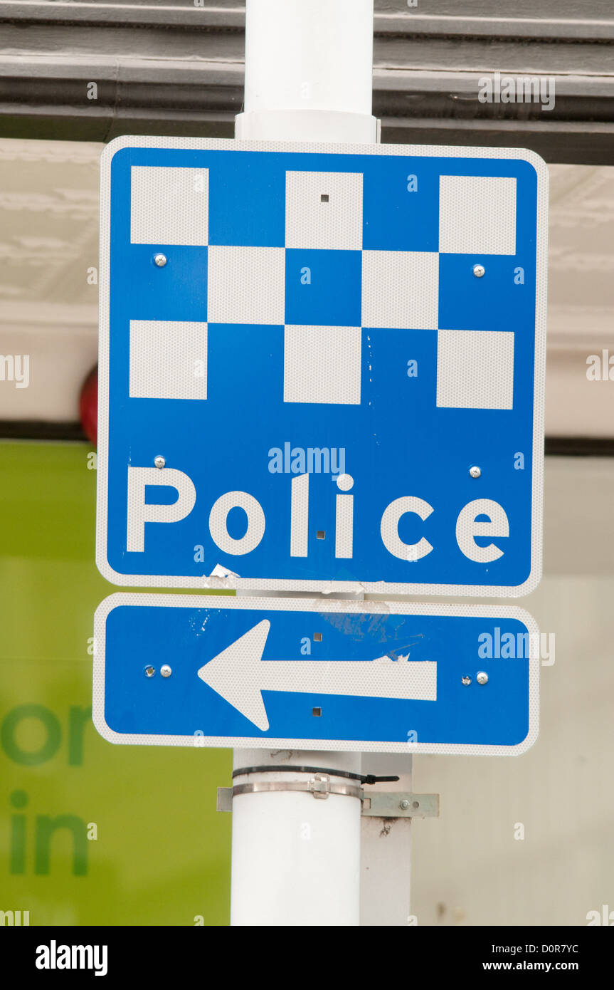sign indicating direction to closest police station Stock Photo - Alamy