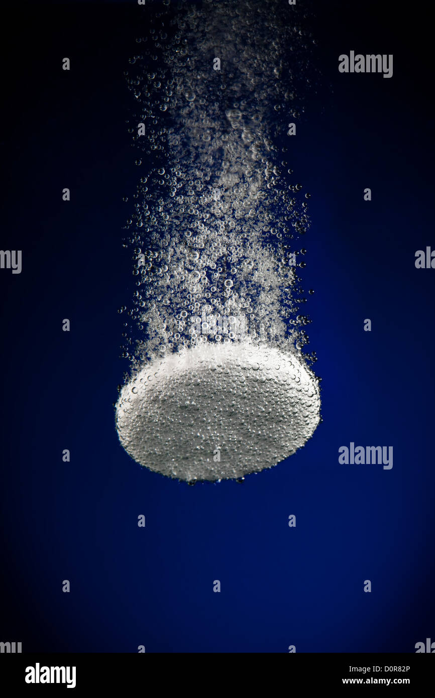 Effervescent tablet hi-res stock photography and images - Alamy