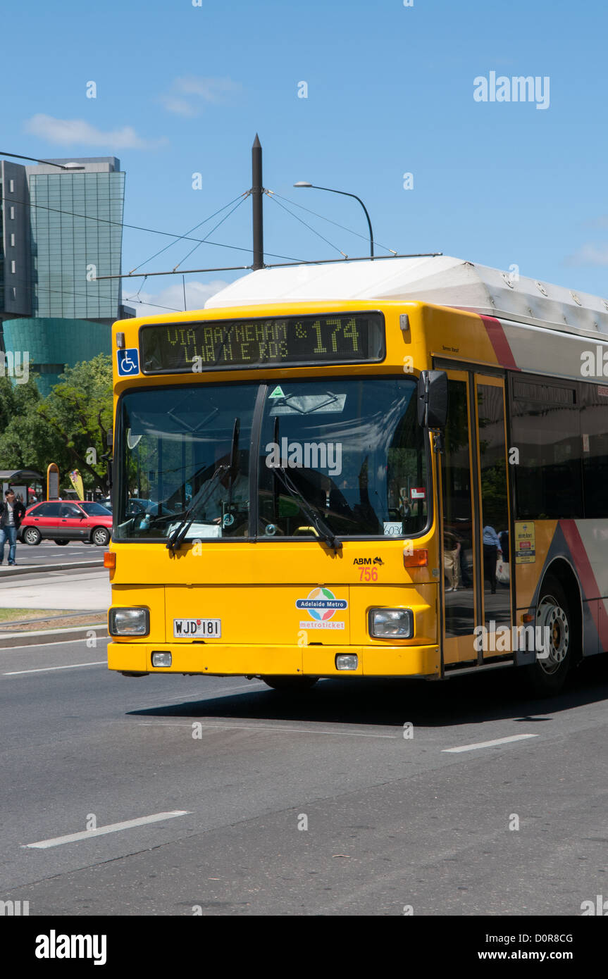 Bus services hi-res stock photography and images - Alamy