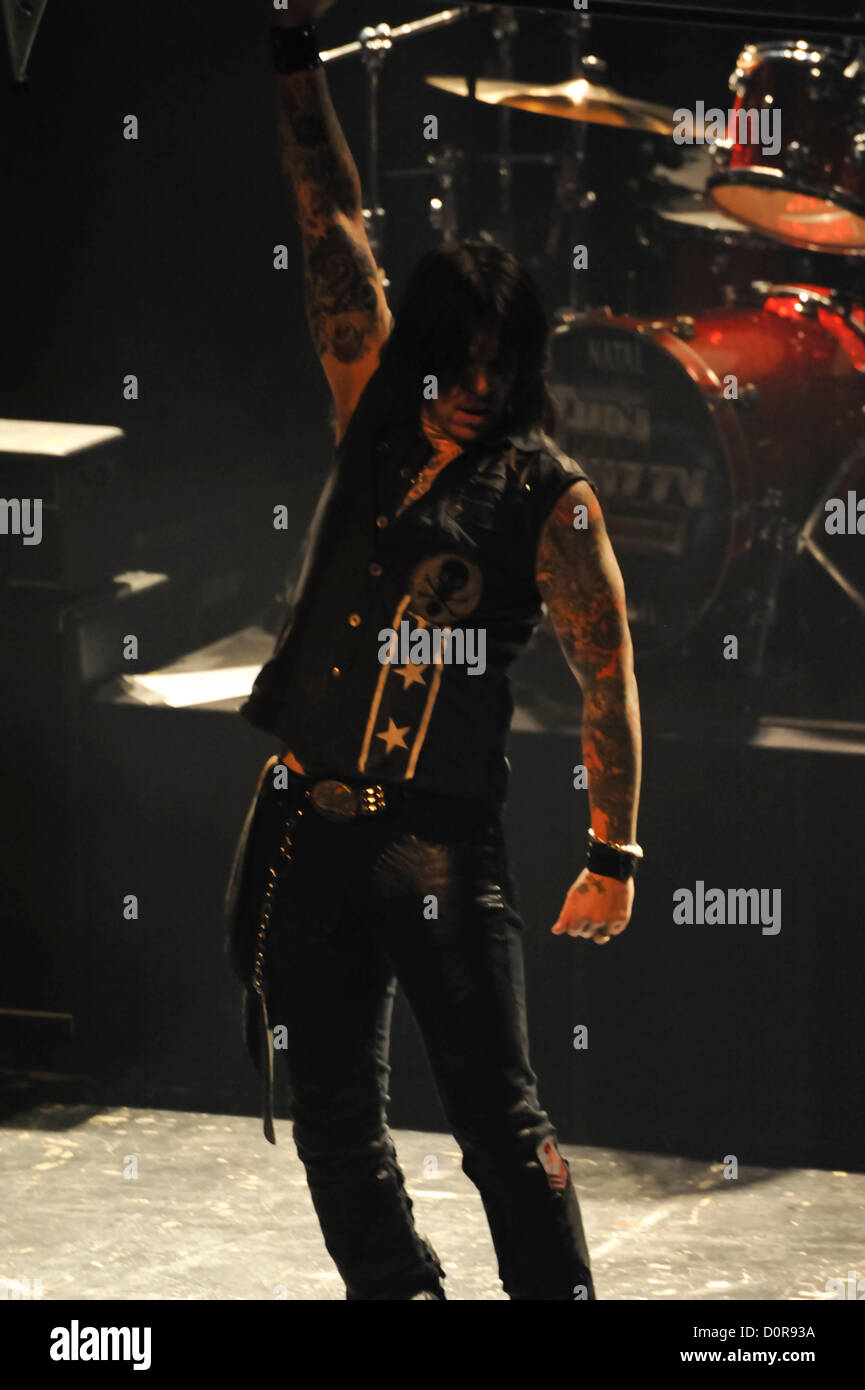 Thin lizzy lead singer hi-res stock photography and images - Alamy