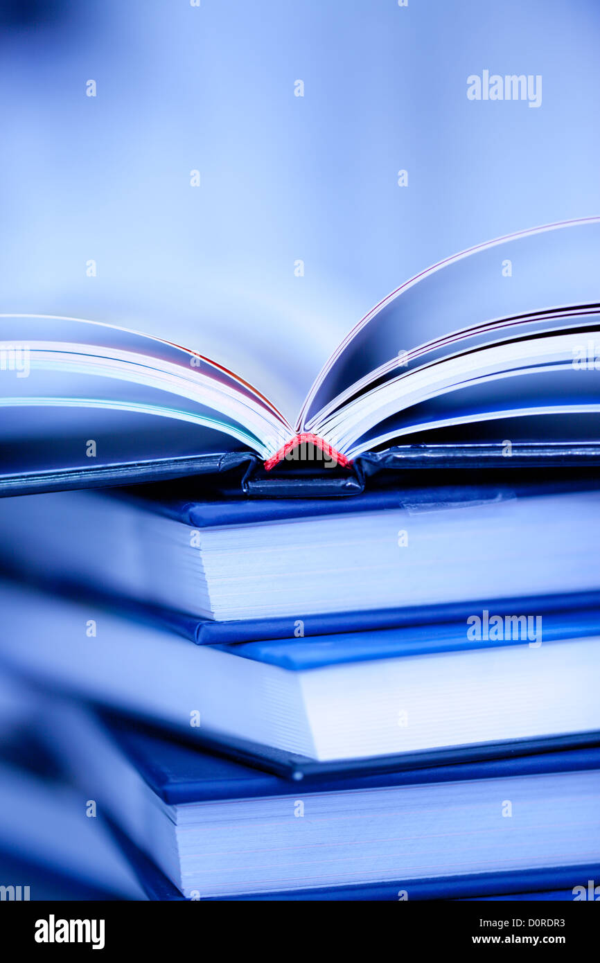 Pile of books illustration hi-res stock photography and images - Alamy