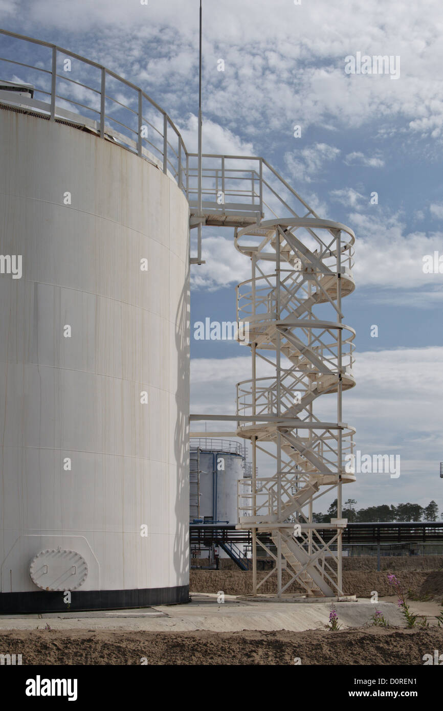 Gas tank built structure hi-res stock photography and images - Alamy