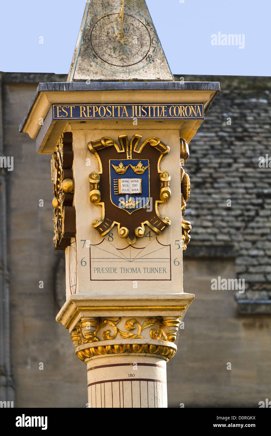Vertical sundial hi-res stock photography and images - Alamy