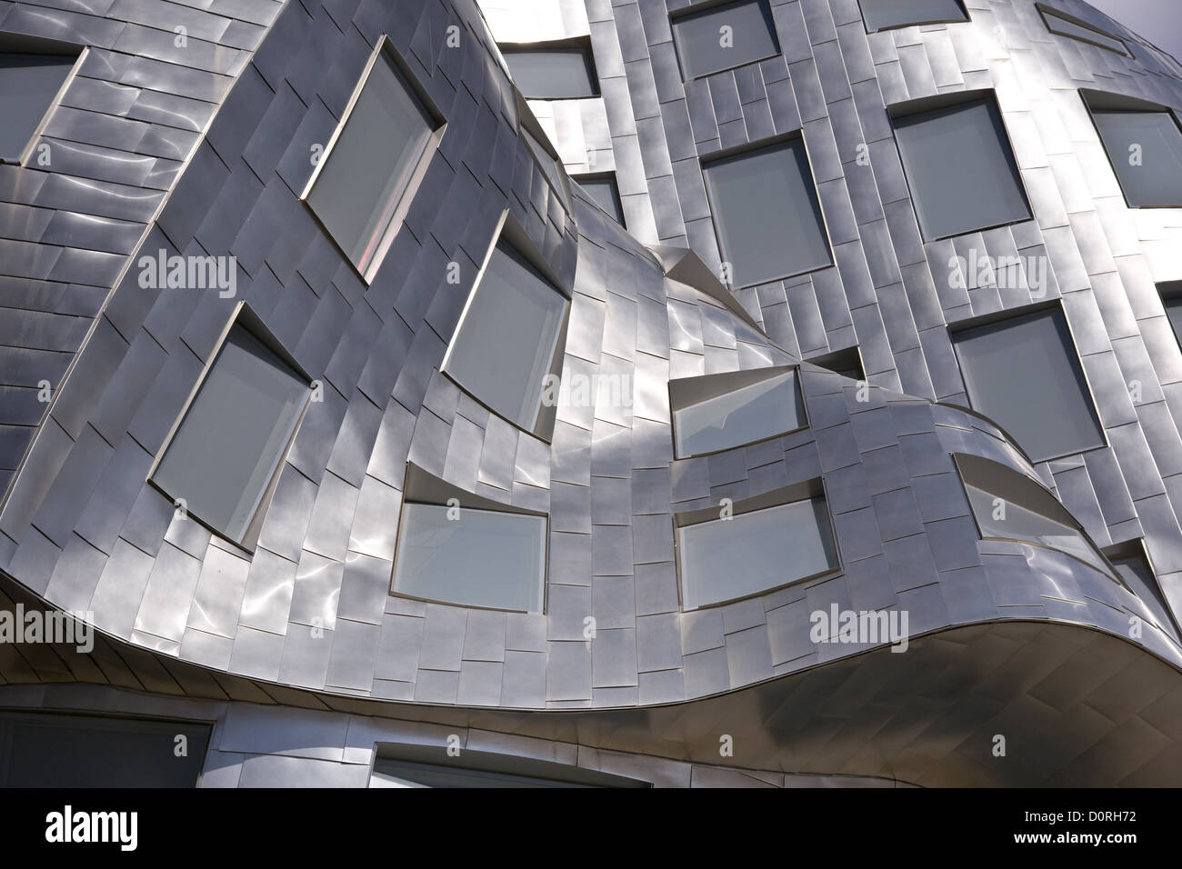 Twisted building hi-res stock photography and images - Alamy