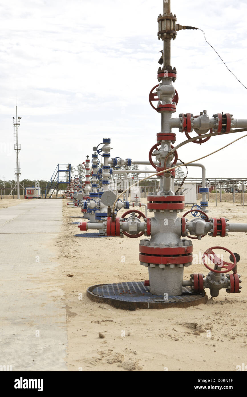 Wellhead platform hi-res stock photography and images - Alamy