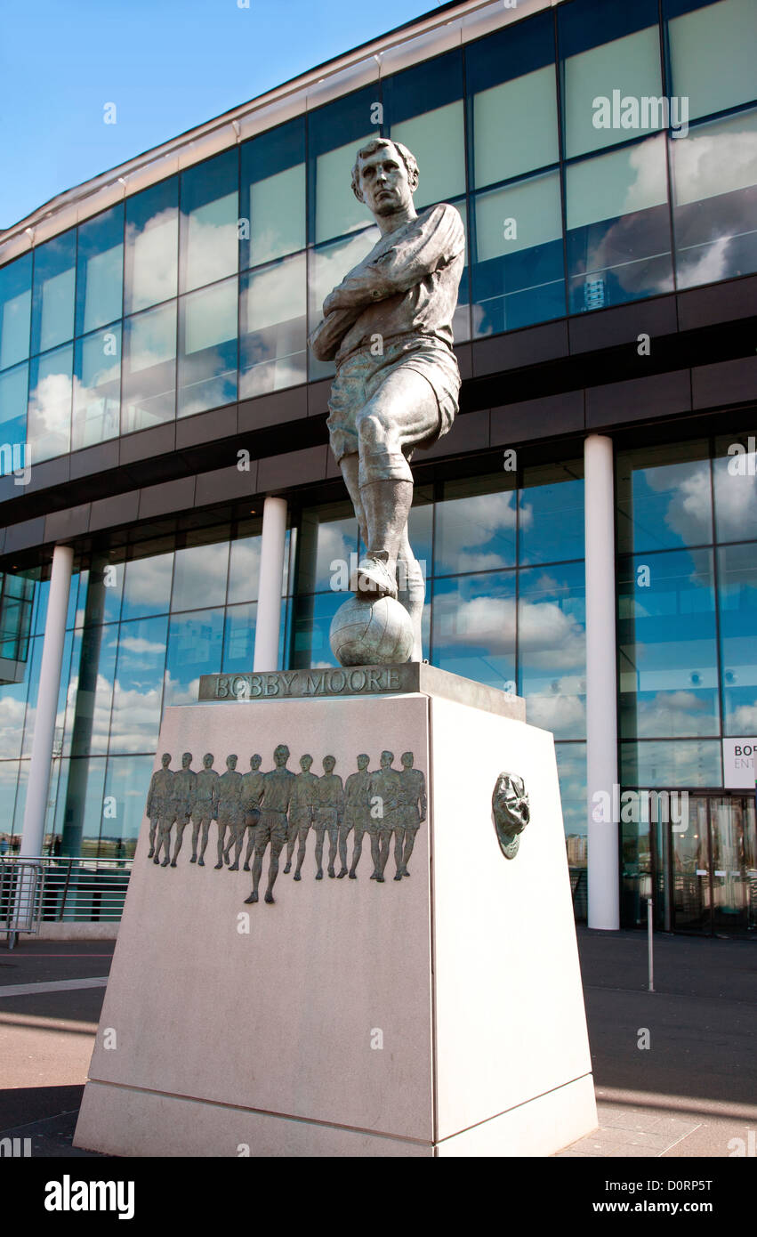 Statue of Bobby Moore at Wembley Football Club, Wembley, London ...