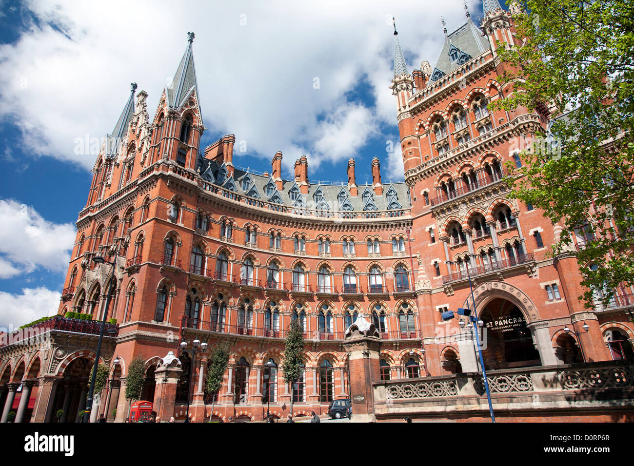 St pancras station gothic detail hi-res stock photography and images ...