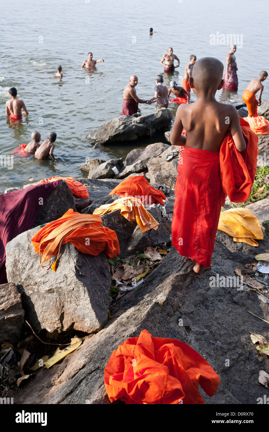 Sri Lanka Boys High Resolution Stock Photography and Images - Alamy