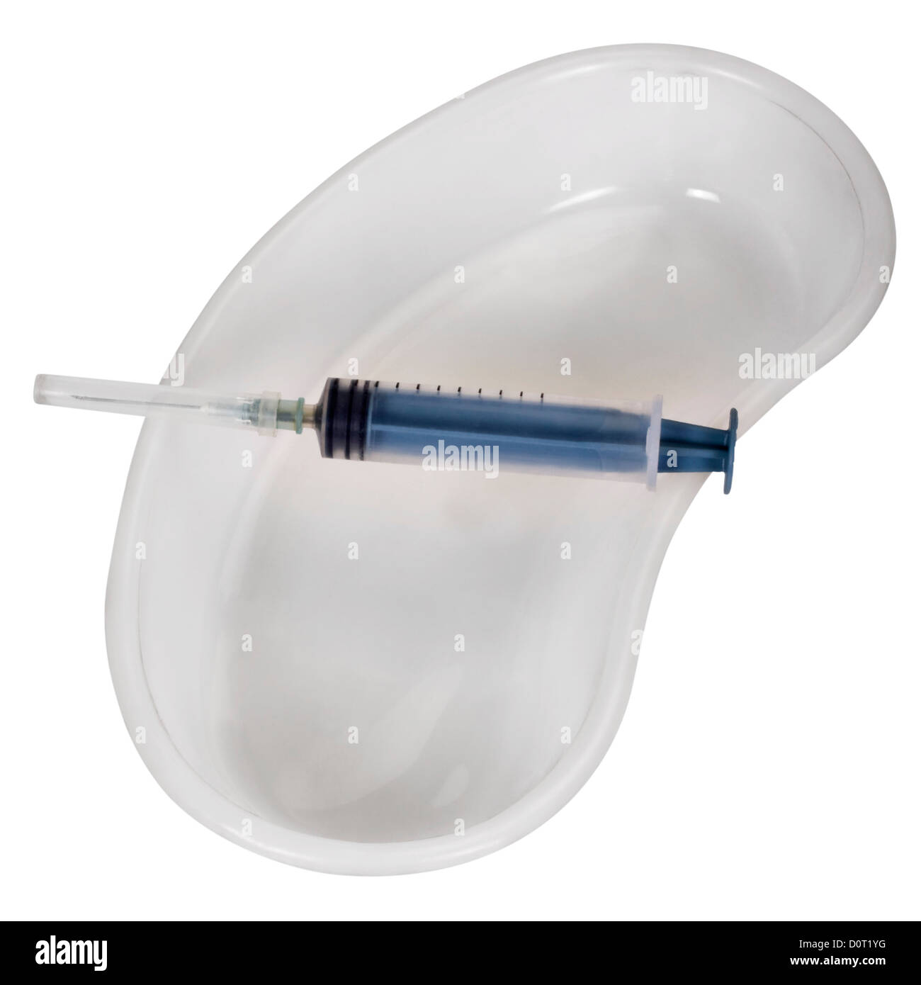 Medical injection on a kidney dish Stock Photo - Alamy