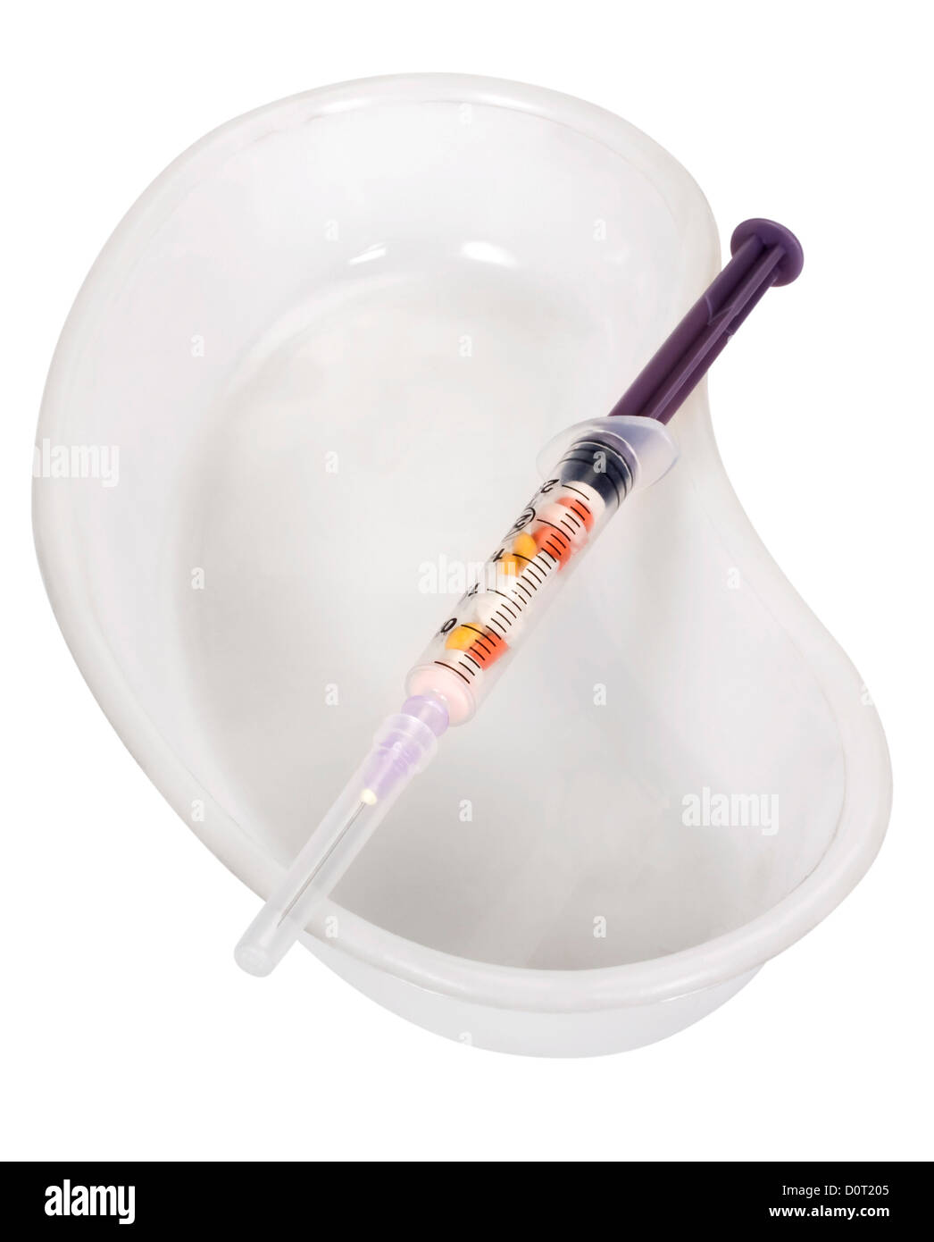 Medical injection on a kidney dish Stock Photo - Alamy
