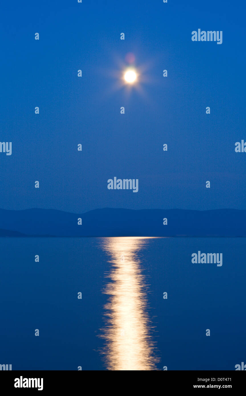 Moon and water hi-res stock photography and images - Alamy