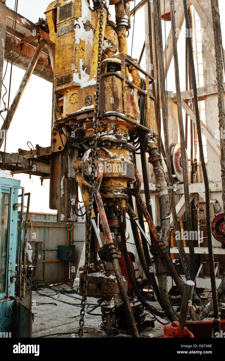 Oil rig elevator hi-res stock photography and images - Alamy