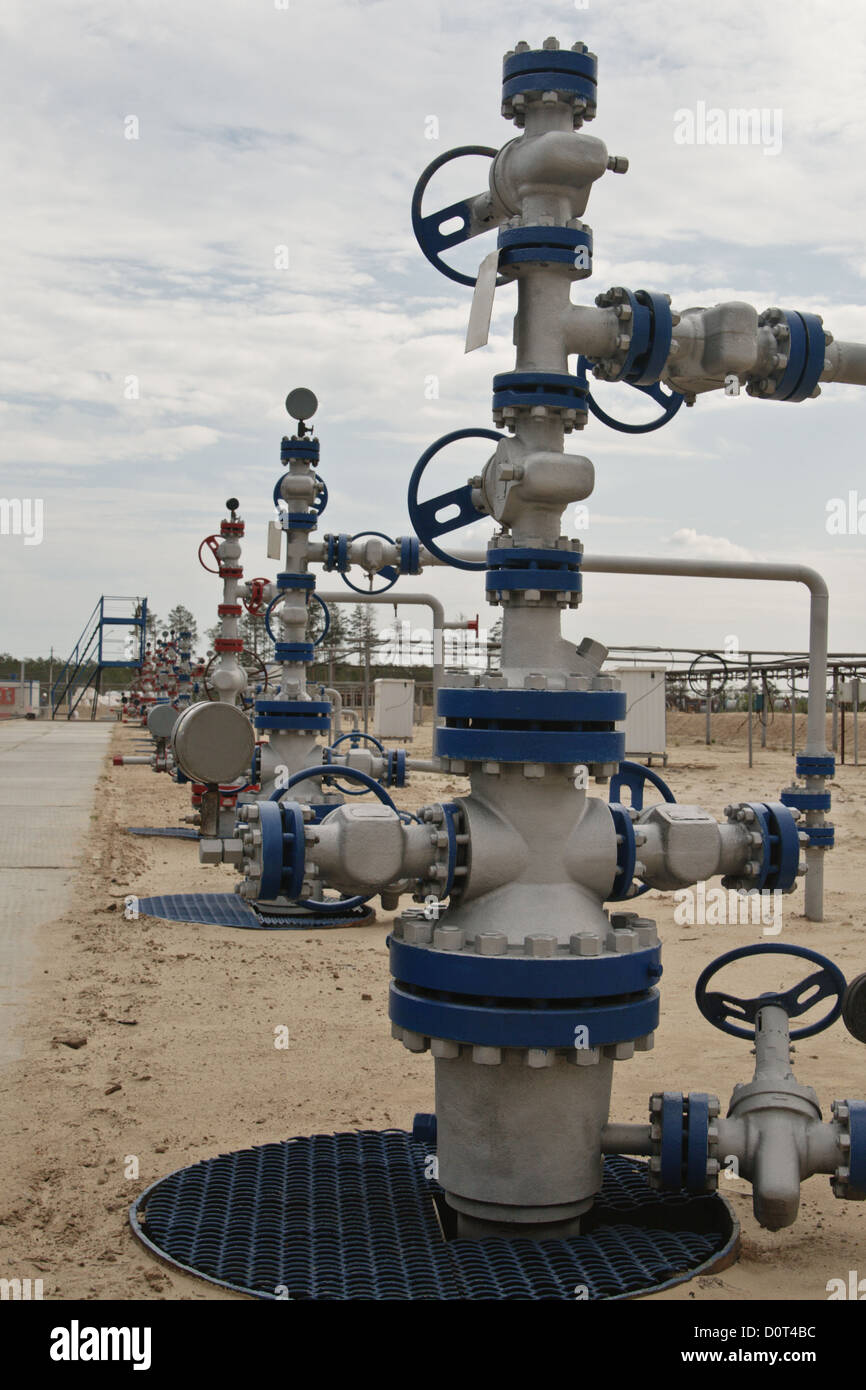 Wellhead platform hi-res stock photography and images - Alamy