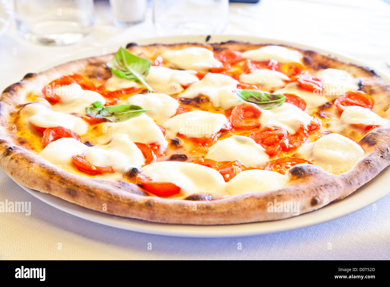 Neapolitan pizza hi-res stock photography and images - Alamy