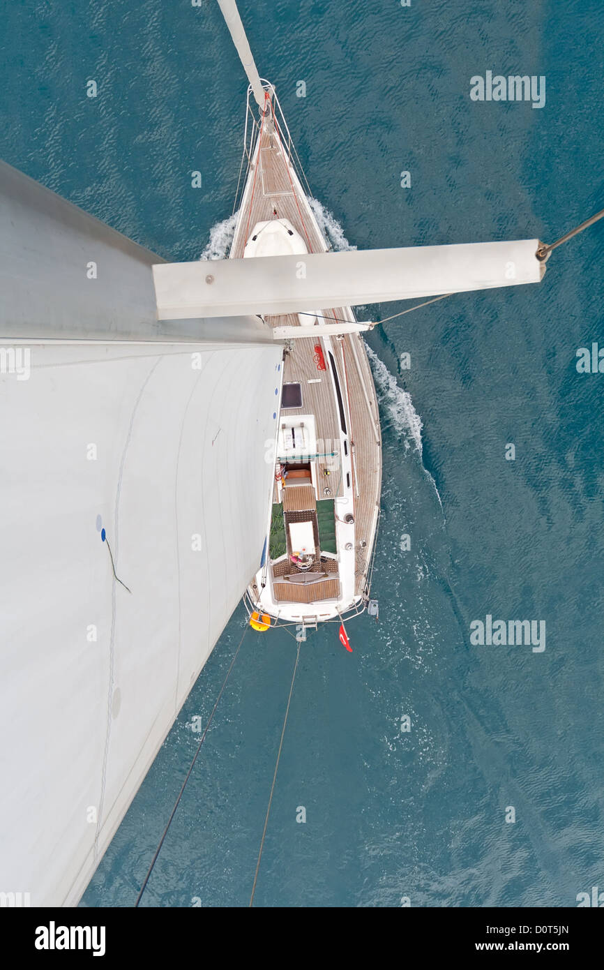Top view of sailing boat with water splash Stock Photo - Alamy