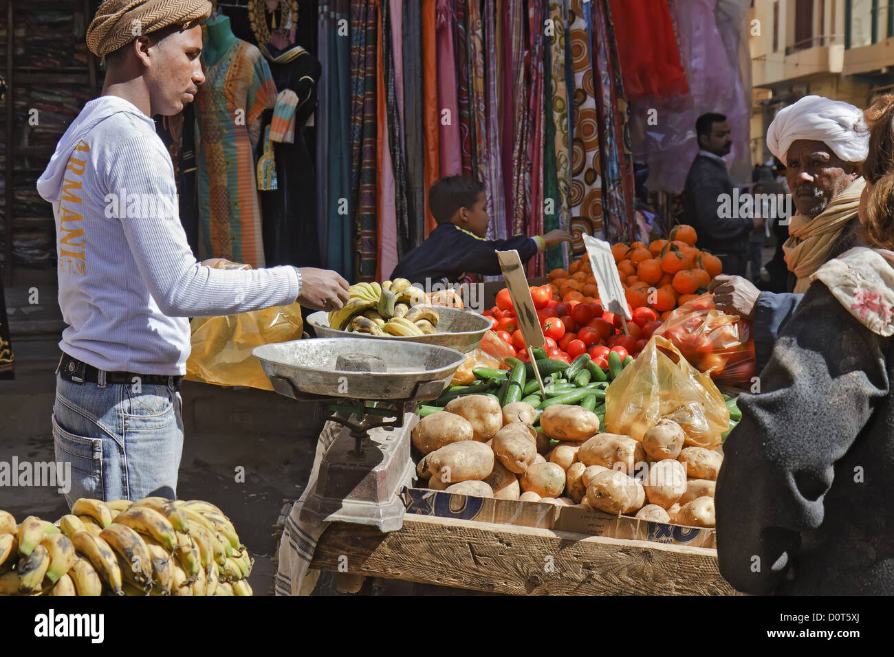 Egypt fruit market hi-res stock photography and images - Alamy