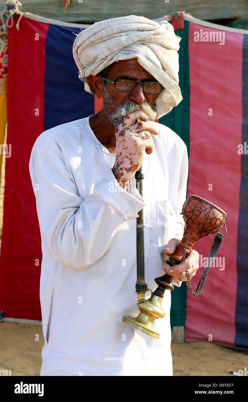 Old man with hukka hi-res stock photography and images - Alamy