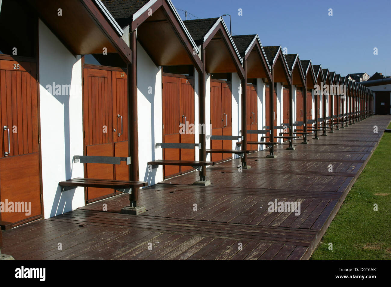 Bridlington beach huts hi-res stock photography and images - Alamy