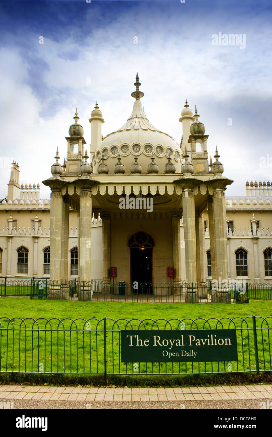 Brighton Pavilion entrance Stock Photo - Alamy