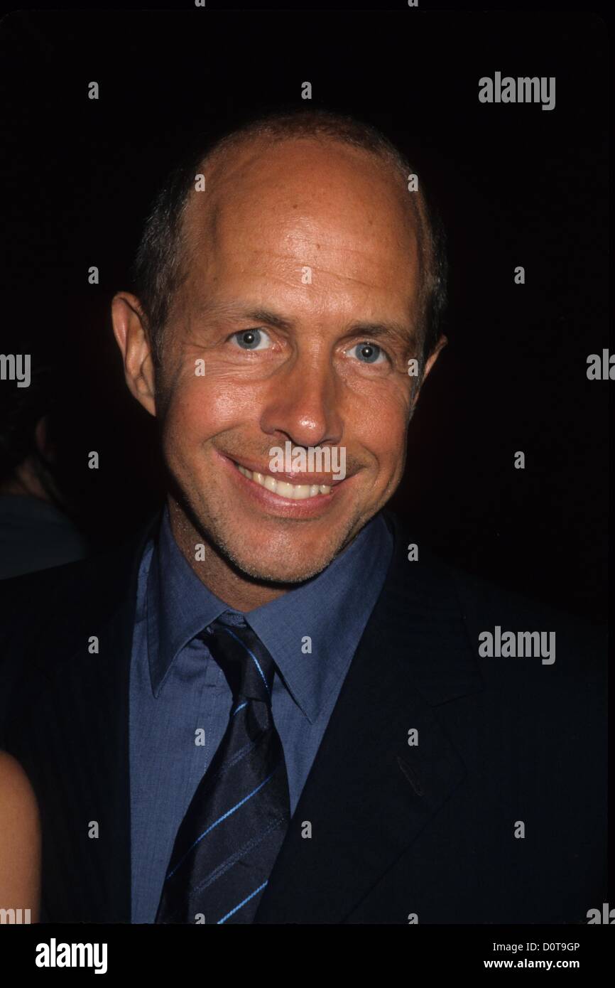 PETER CHELSOM.Serendipity premiere at Ziegfeld theatre in New York 2001 ...
