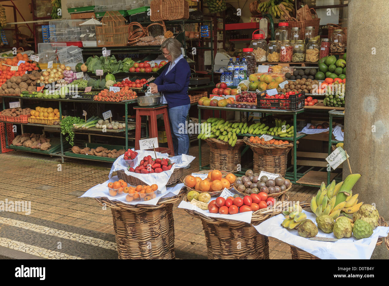 Funchal flower market hi-res stock photography and images - Alamy
