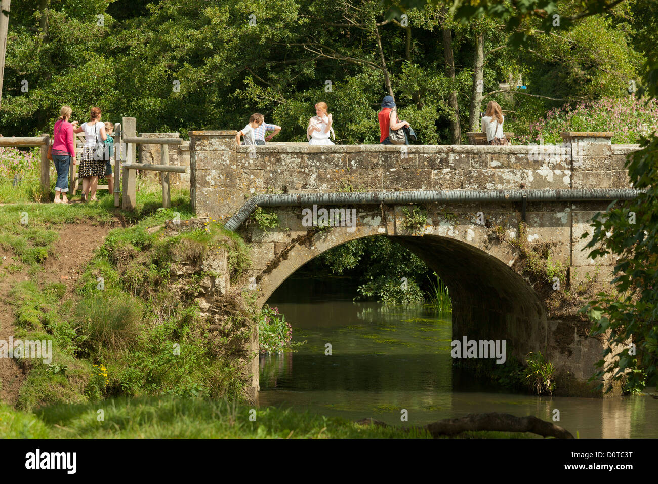 Small stone bridge uk hi-res stock photography and images - Alamy