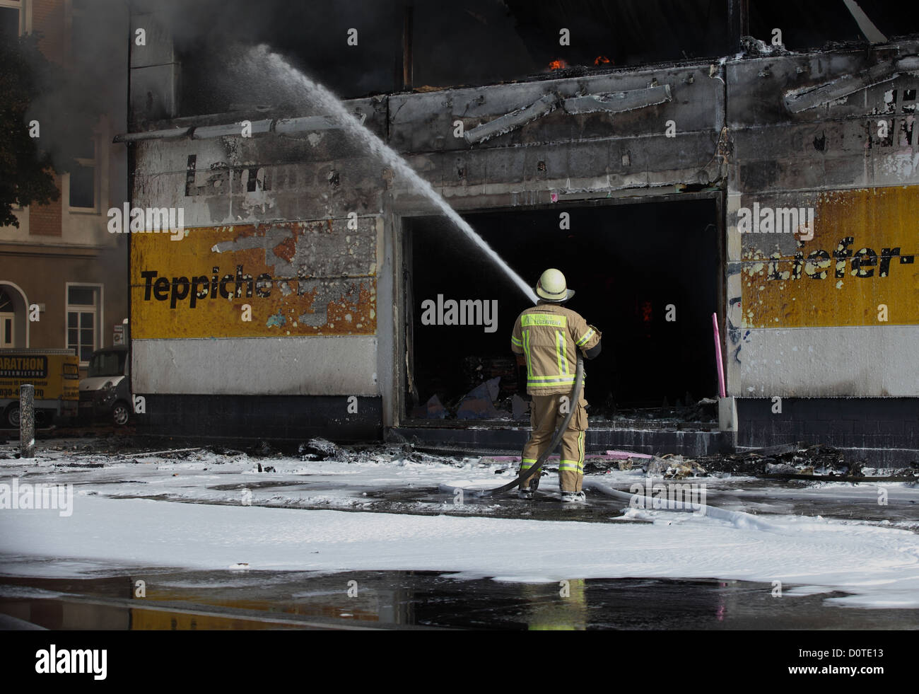 Berlin, Germany, Loesch work of a large fire Stock Photo - Alamy