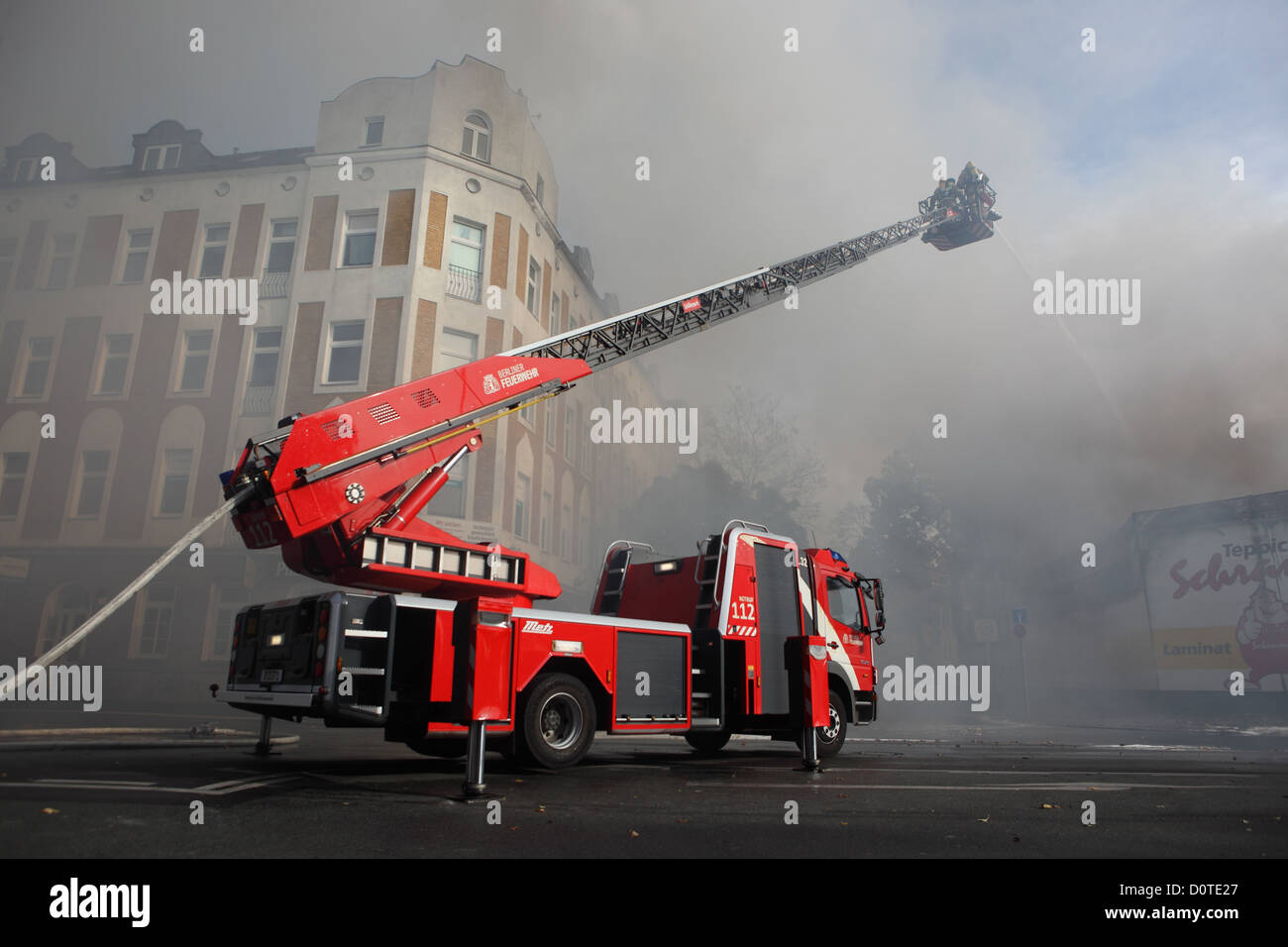 Berlin, Germany, Loesch work of a large fire Stock Photo - Alamy