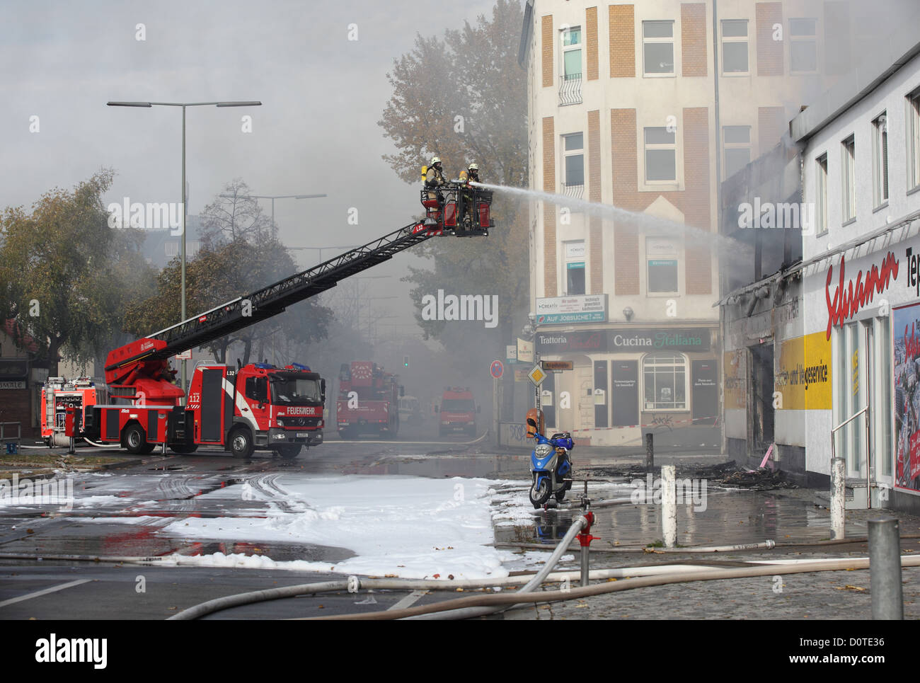 Berlin, Germany, Loesch work of a large fire Stock Photo - Alamy