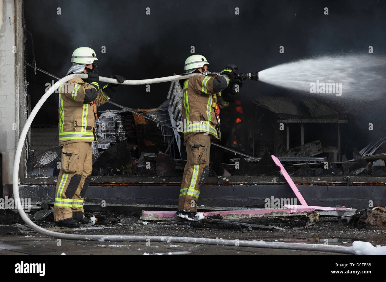 Berlin, Germany, Loesch work of a large fire Stock Photo - Alamy