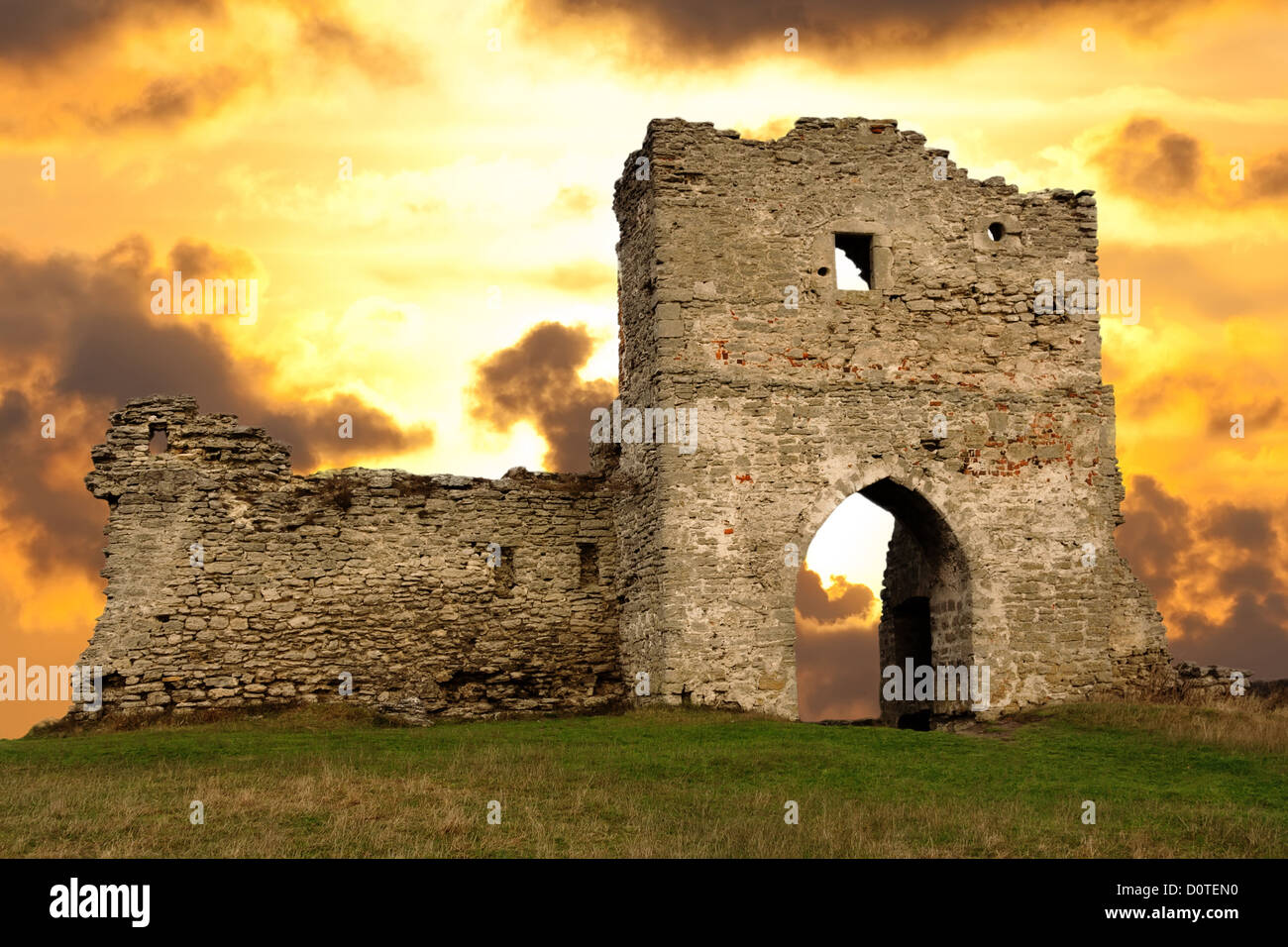 Ruined keep tower entry hi-res stock photography and images - Alamy