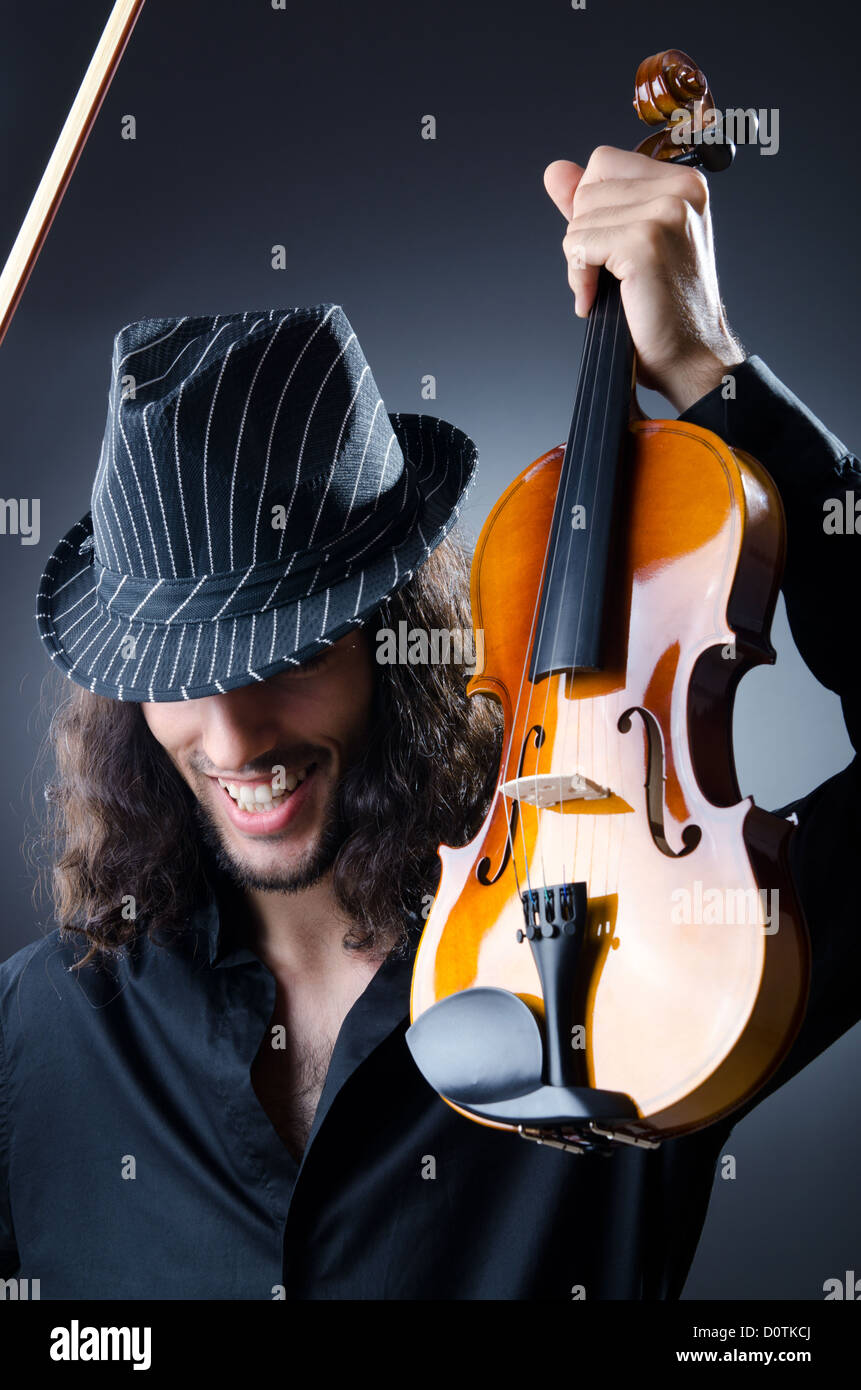 Gypsy violin player in studio Stock Photo - Alamy