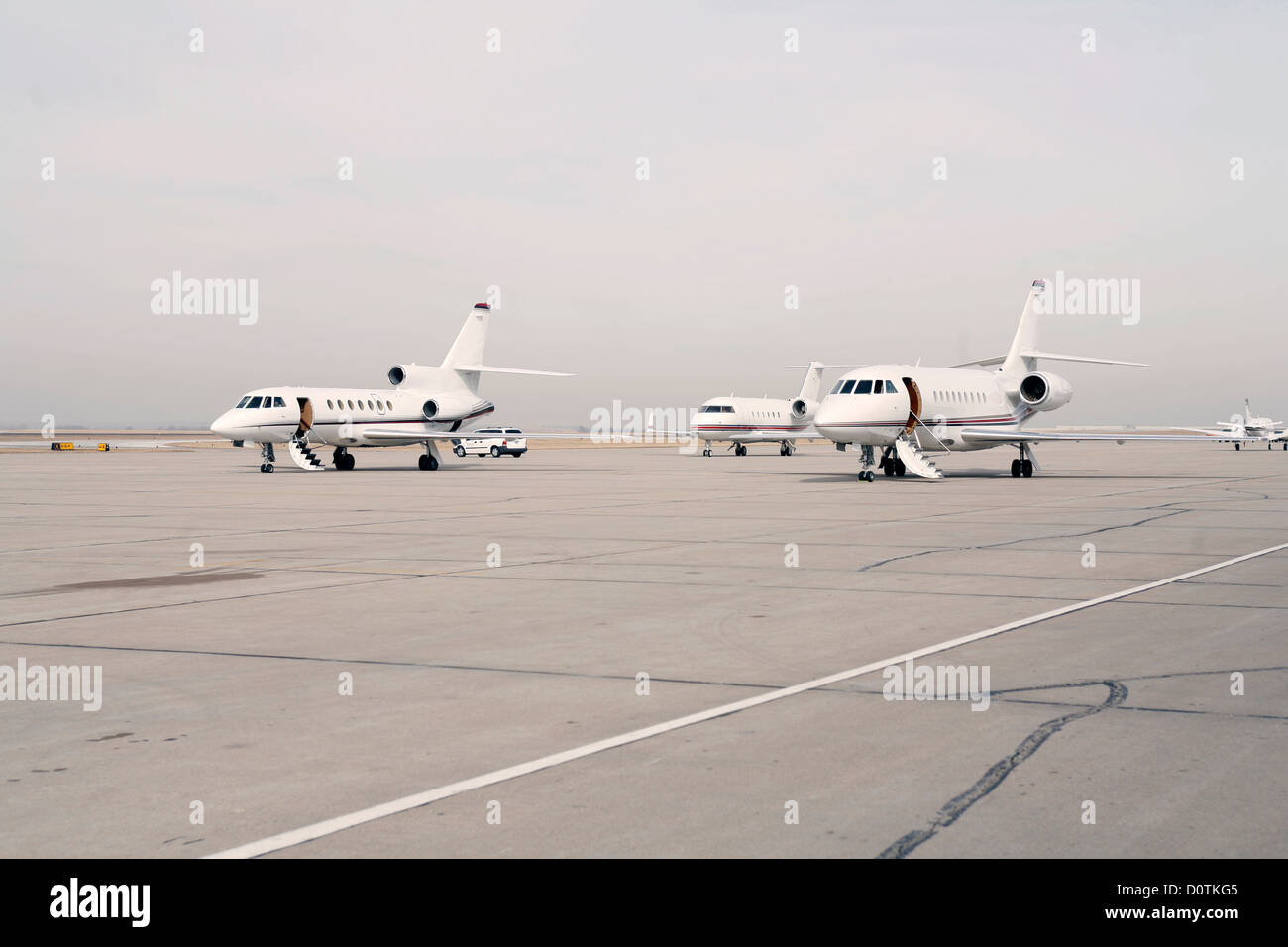 Airplanes on tarmac Stock Photo - Alamy