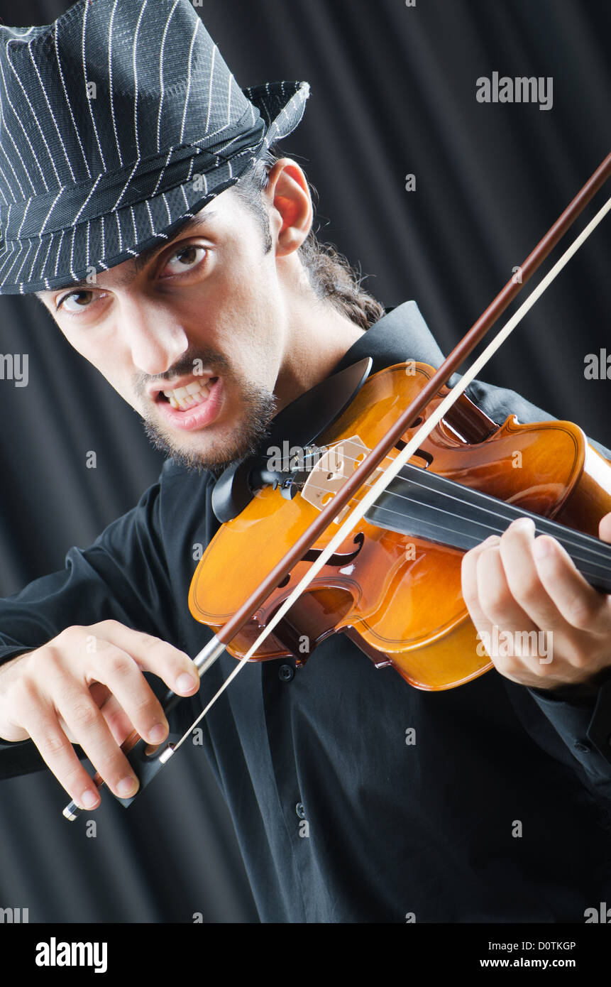 Fiddler playing the violin Stock Photo - Alamy