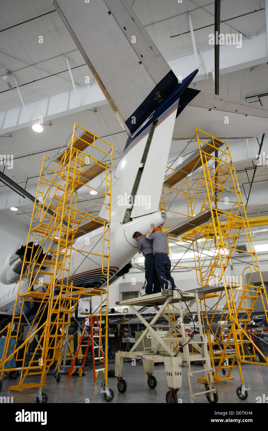 Airplane maintenance hanger Stock Photo - Alamy