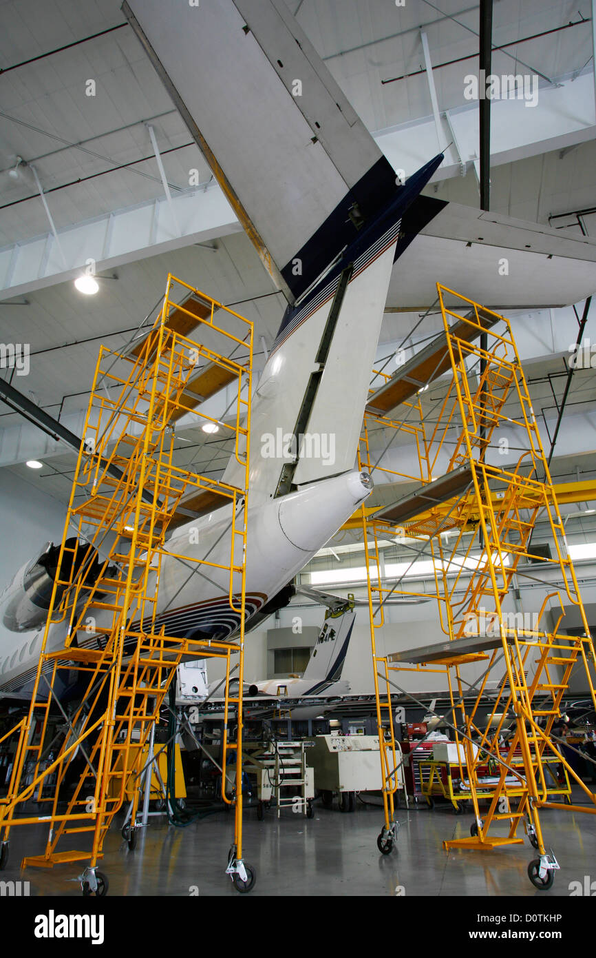 Airplane maintenance hanger Stock Photo - Alamy
