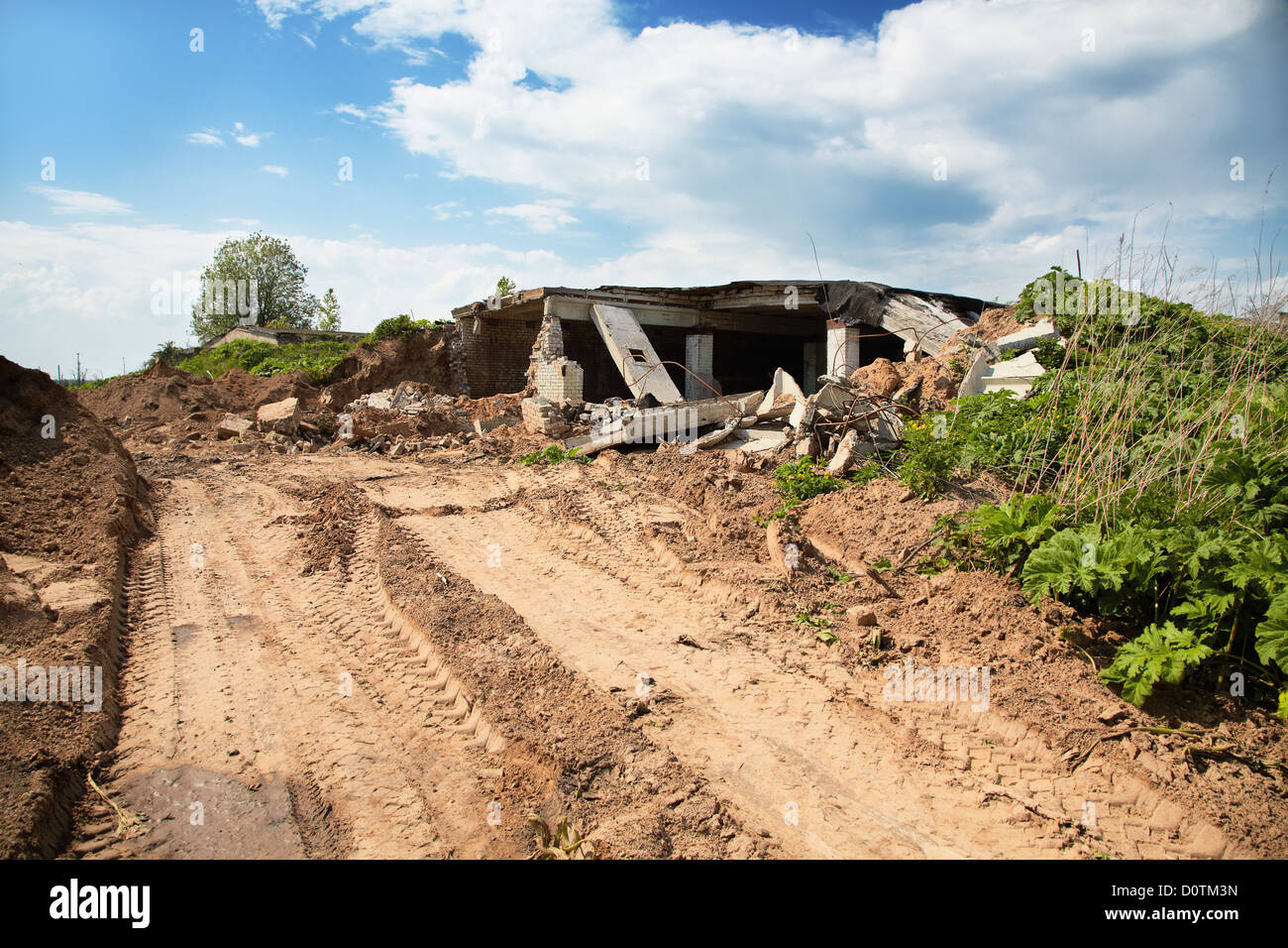 Modern ruins hi-res stock photography and images - Alamy